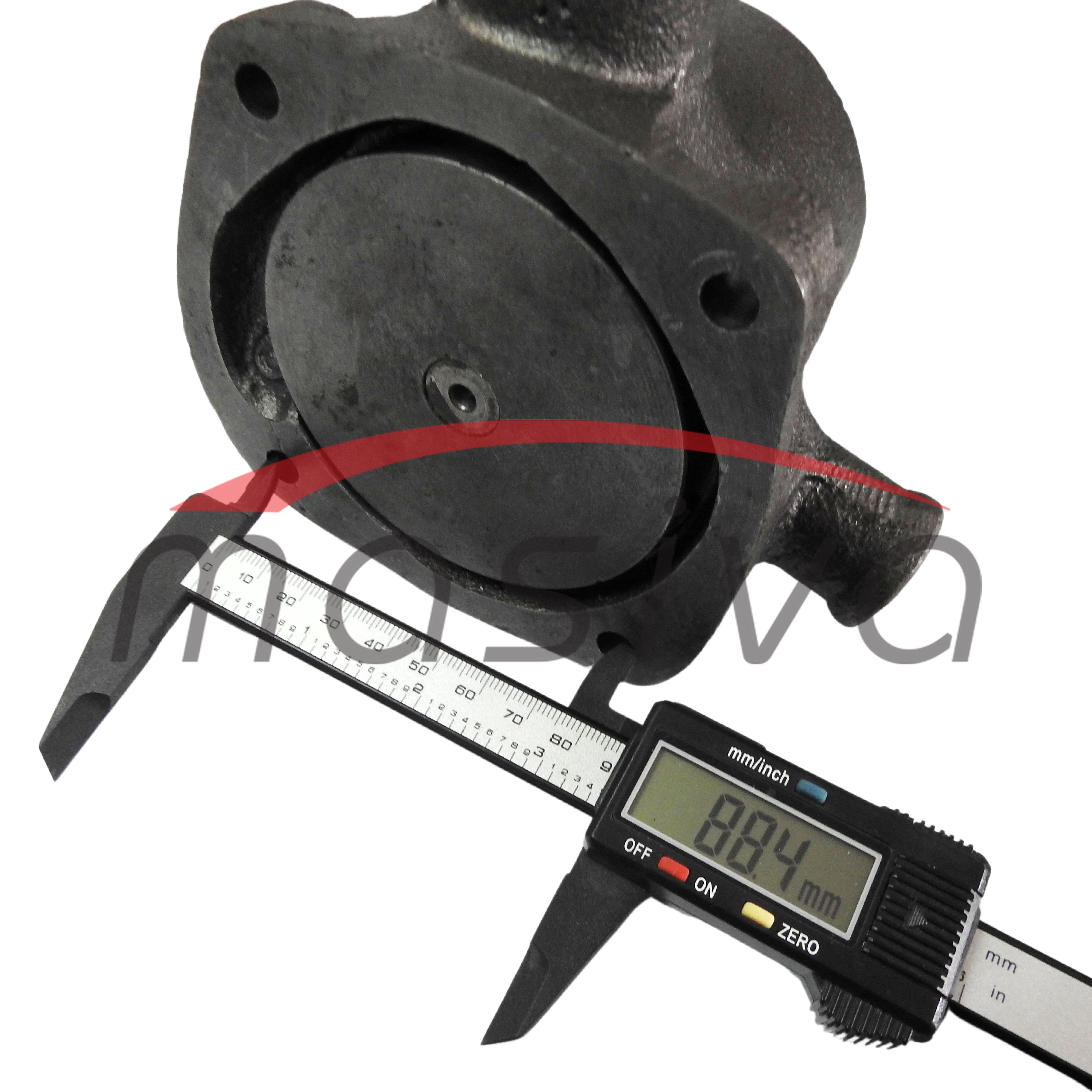 PUMPA VODE CASE McCORMICK D 212-440 | Masiva